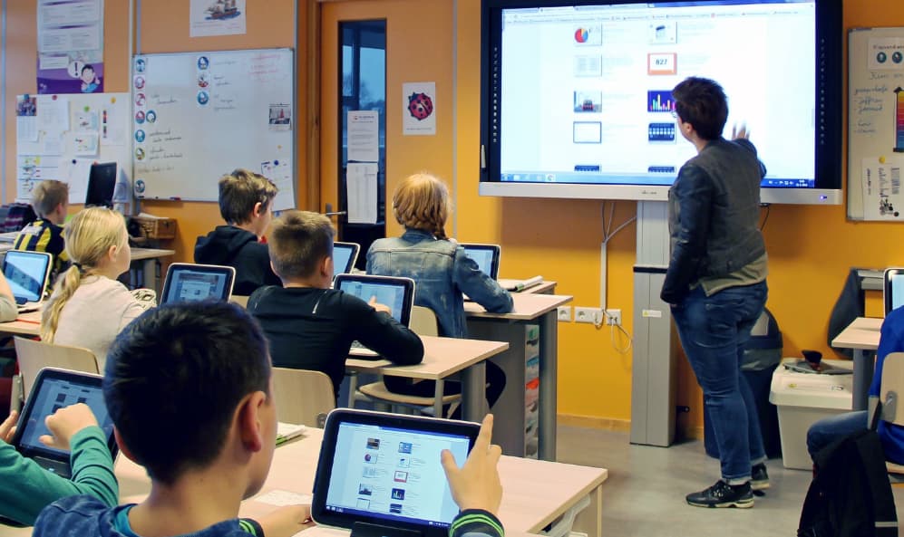 Digibord of touchscreen? Waarom het digibord plaatsmaakt voor het ...